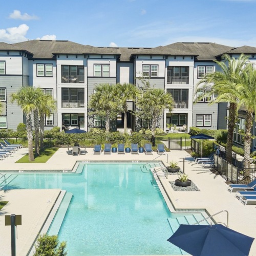 Residences at Lake Park is a pet-friendly apartment community in Lutz, FL